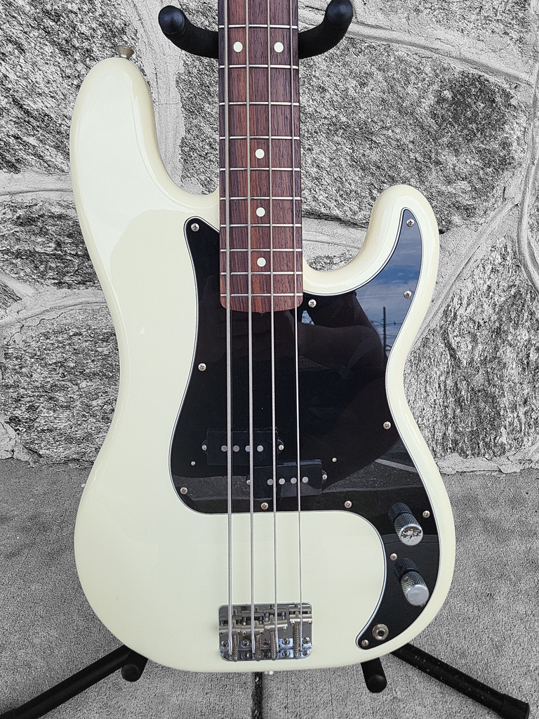 Fender Precision Bass PB'70 | The Laboratory